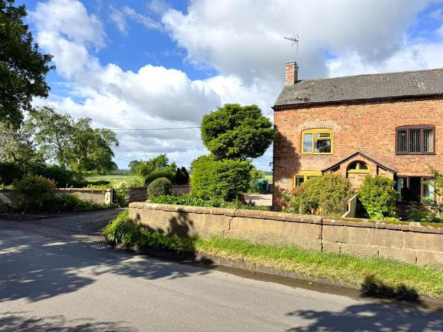 2 bedroom semi detached house to rent