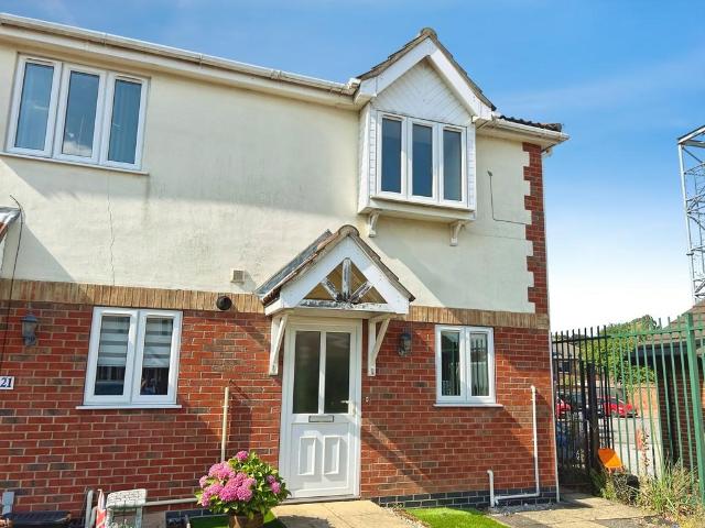 2 bedroom semi detached house to rent