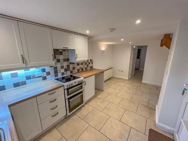2 bedroom semi detached house to rent