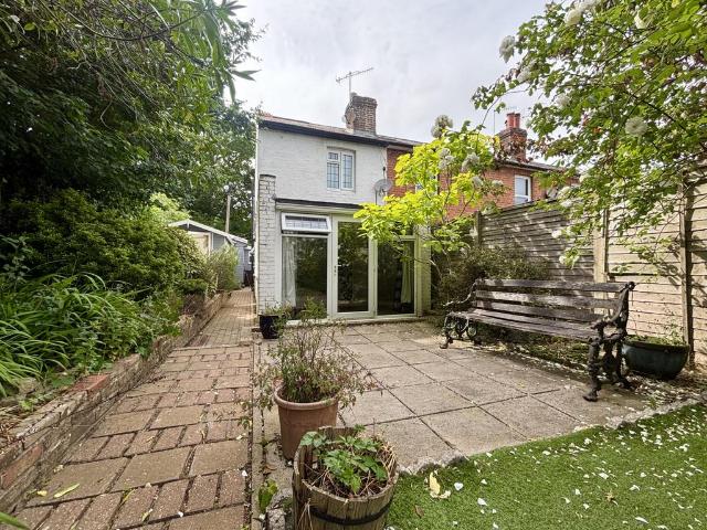 2 bedroom semi detached house to rent