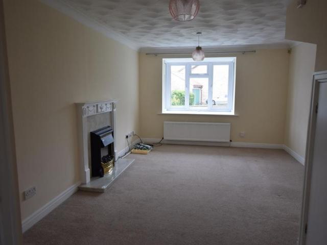 2 bedroom semi detached house to rent
