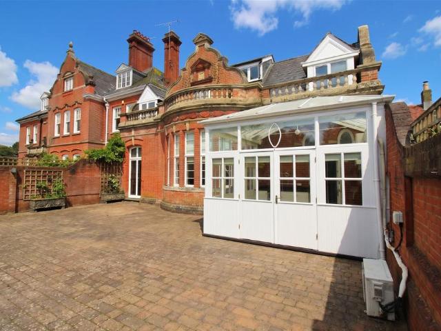 2 bedroom semi detached house to rent