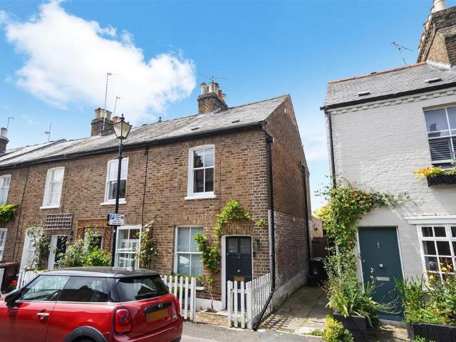 2 bedroom semi detached house to rent