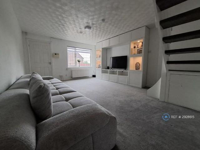 2 bedroom semi detached house to rent