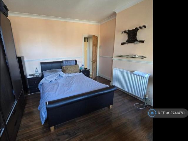 2 bedroom semi detached house to rent