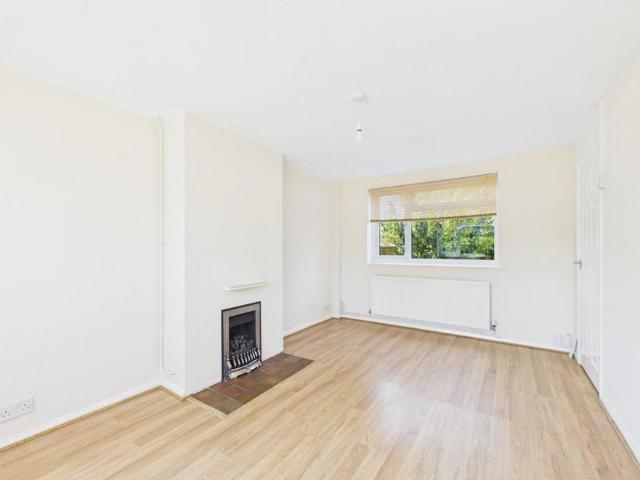 2 bedroom semi detached house to rent