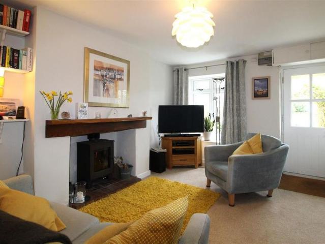 2 bedroom semi detached house to rent