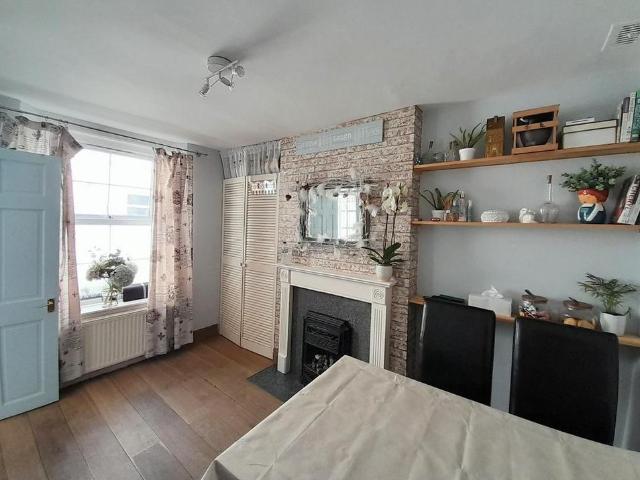 2 bedroom semi detached house to rent