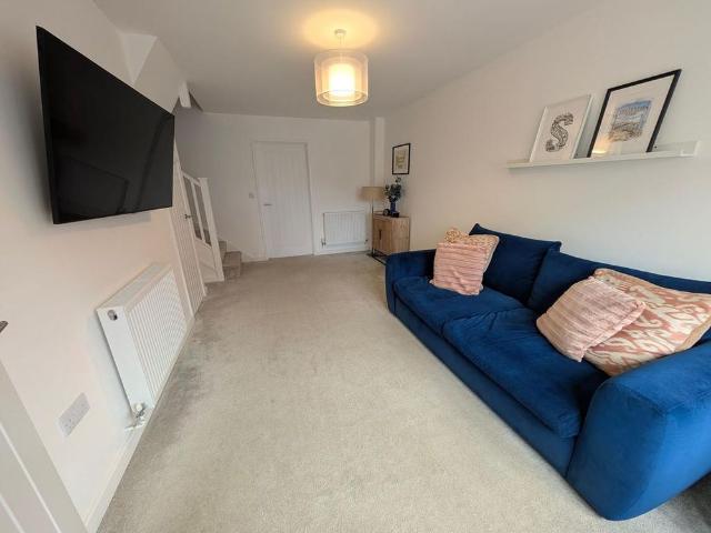 2 bedroom semi detached house to rent