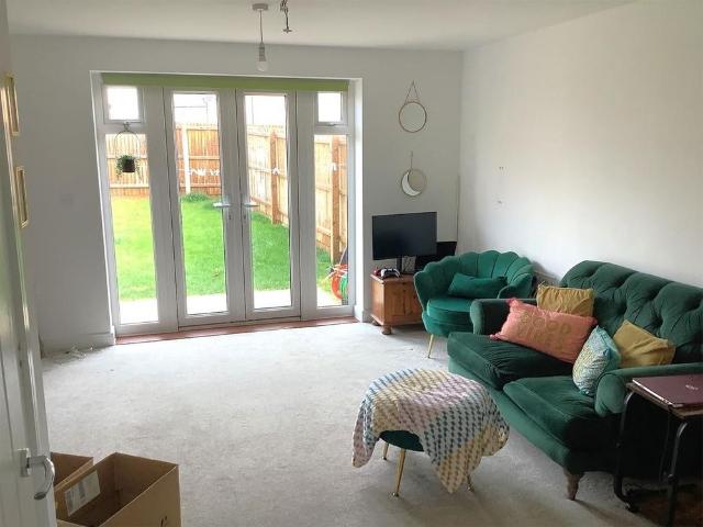 2 bedroom semi detached house to rent