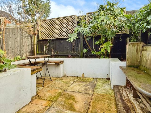 2 bedroom semi detached house to rent