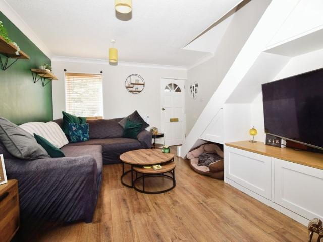 2 bedroom semi detached house to rent