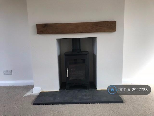 2 bedroom semi detached house to rent