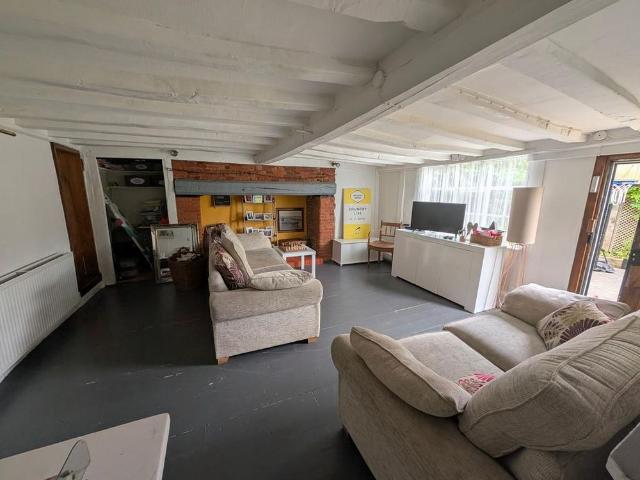 2 bedroom semi detached house to rent