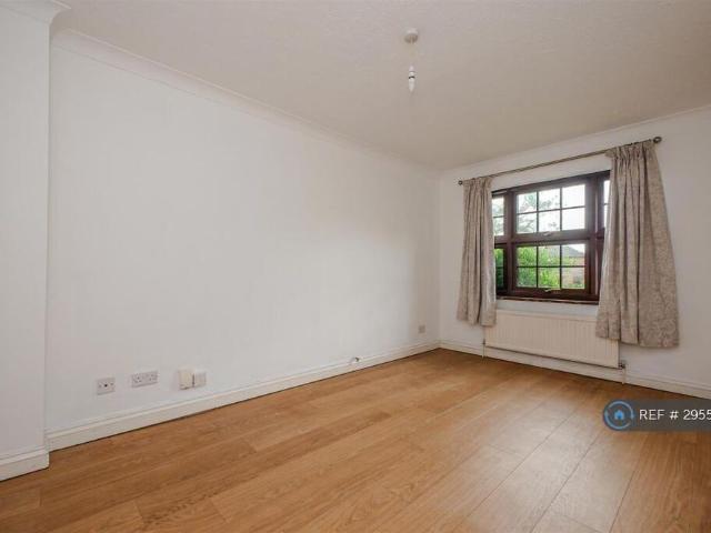 2 bedroom semi detached house to rent