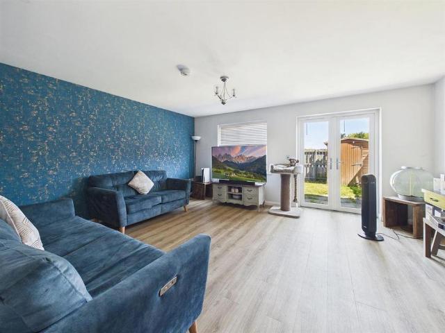 2 bedroom semi detached house to rent