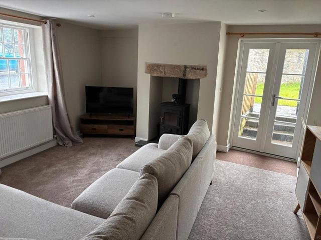 2 bedroom semi detached house to rent