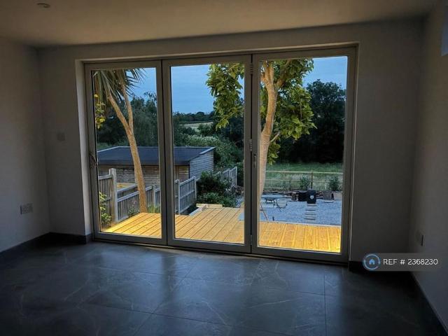 2 bedroom semi detached house to rent