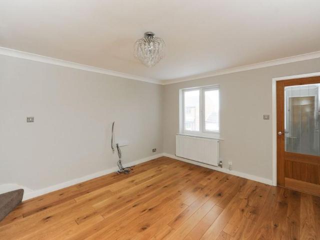2 bedroom semi detached house to rent