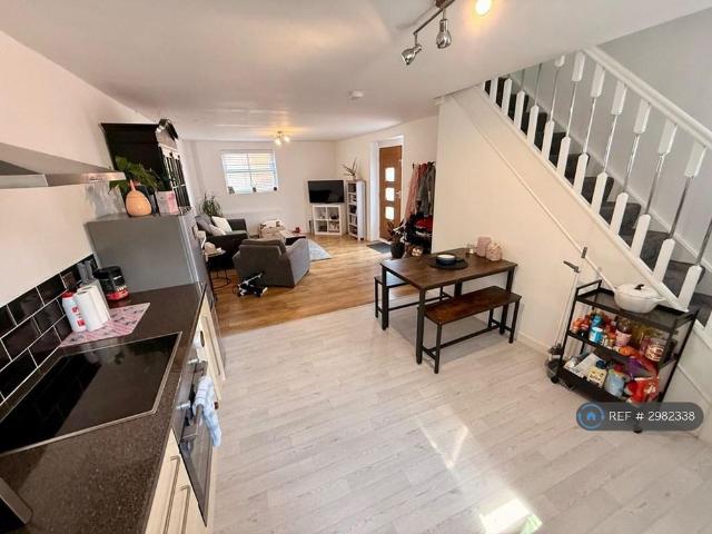 2 bedroom semi detached house to rent