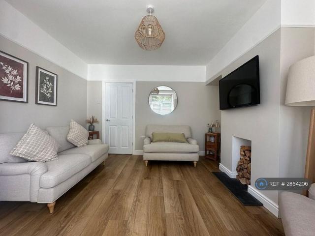 2 bedroom semi detached house to rent