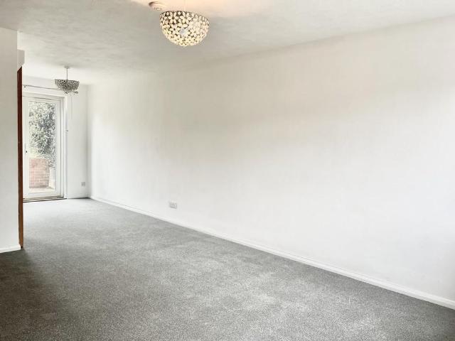 2 bedroom semi detached house to rent