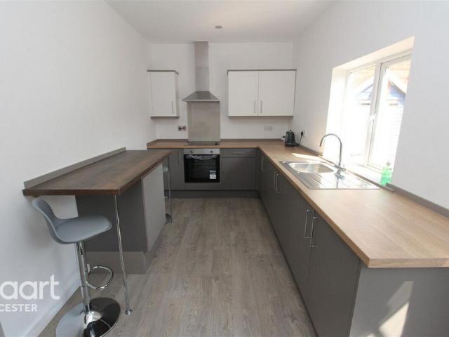 2 bedroom semi detached house to rent
