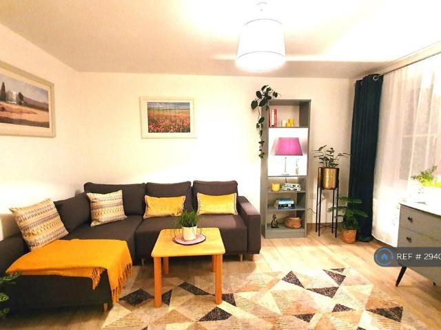 2 bedroom semi detached house to rent
