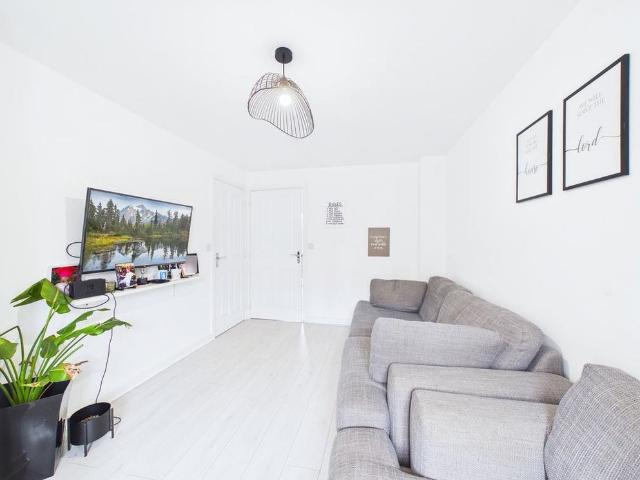 2 bedroom semi detached house to rent