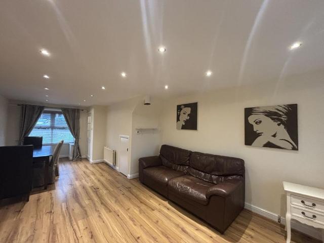 2 bedroom semi detached house to rent