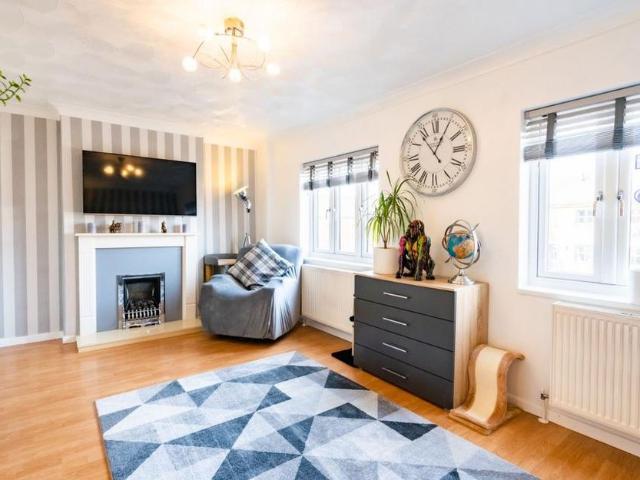 2 bedroom semi detached house to rent