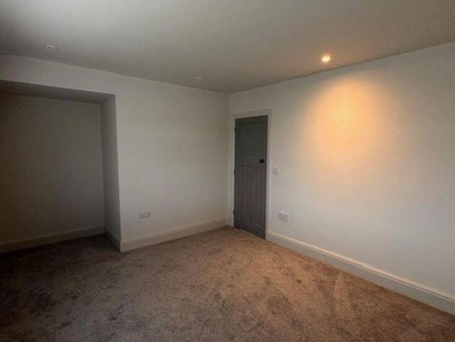 2 bedroom semi detached house to rent