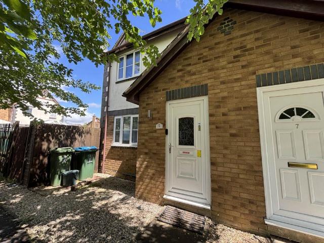 2 bedroom semi detached house to rent