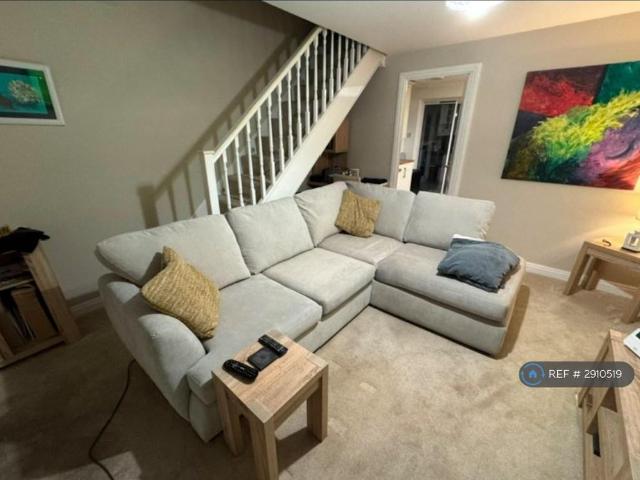 2 bedroom semi detached house to rent
