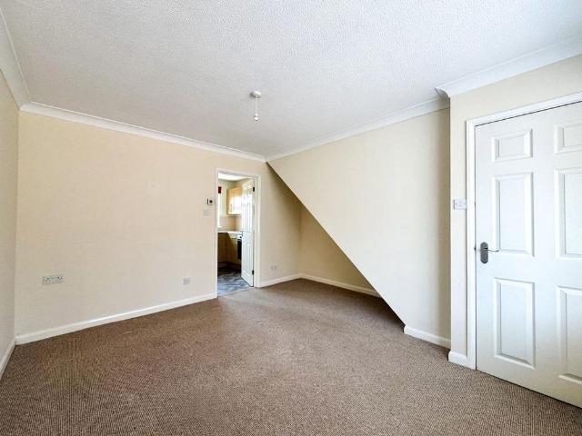 2 bedroom semi detached house to rent