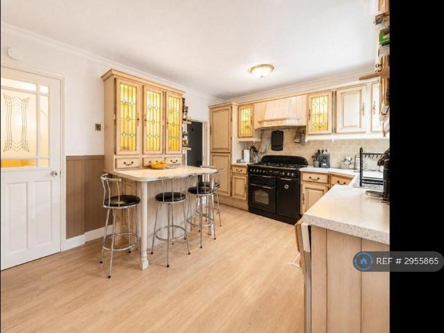 2 bedroom semi detached house to rent
