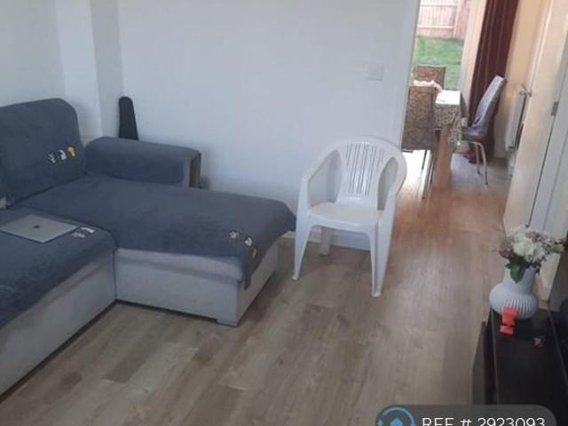 2 bedroom semi detached house to rent