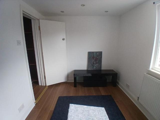 2 bedroom semi detached house to rent