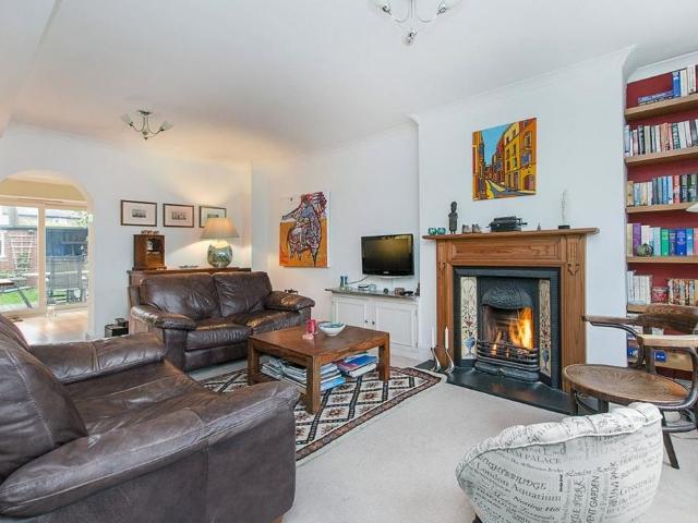 2 bedroom semi detached house to rent