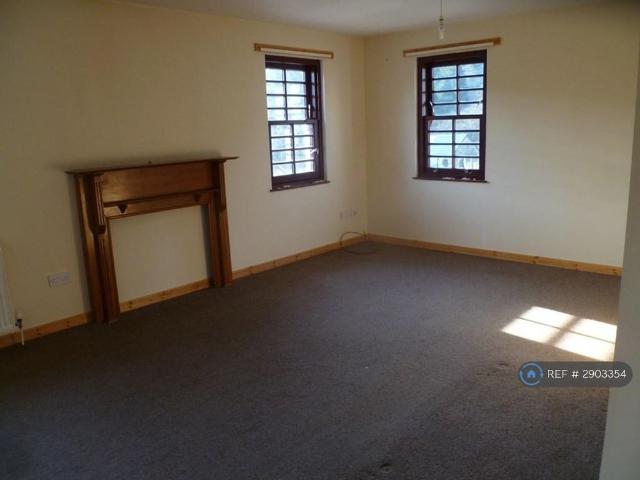 2 bedroom semi detached house to rent