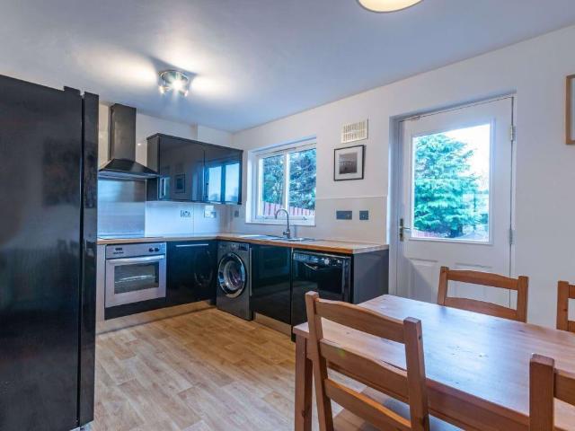 2 bedroom semi detached house to rent
