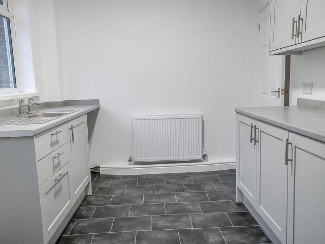 2 bedroom semi detached house to rent