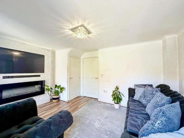 2 bedroom semi detached house to rent