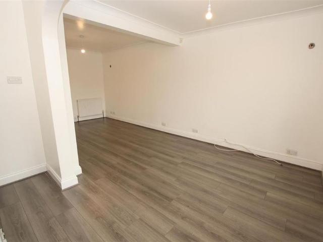 2 bedroom semi detached house to rent
