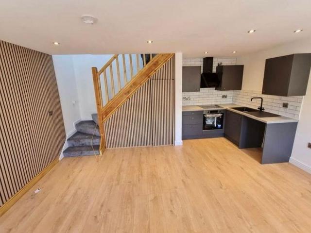 2 bedroom semi detached house to rent