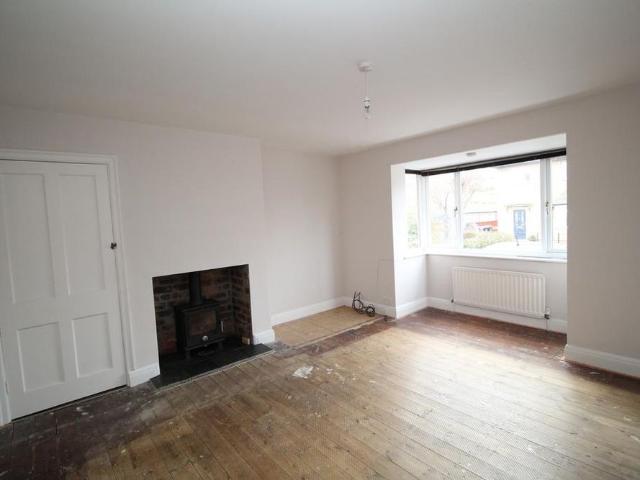 2 bedroom semi detached house to rent