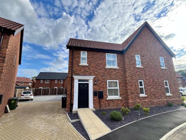 2 bedroom semi detached house to rent
