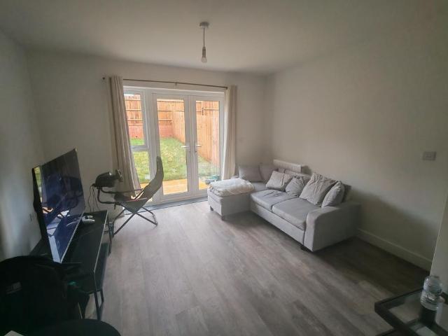 2 bedroom semi detached house to rent