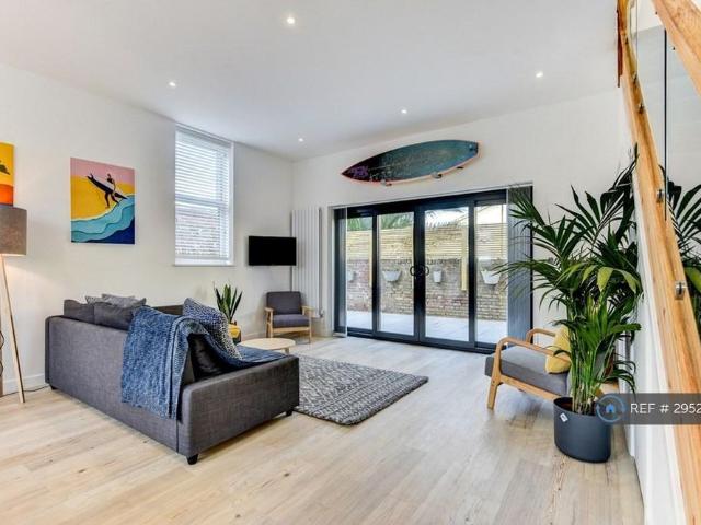 2 bedroom semi detached house to rent