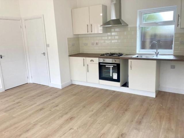 2 bedroom semi detached house to rent